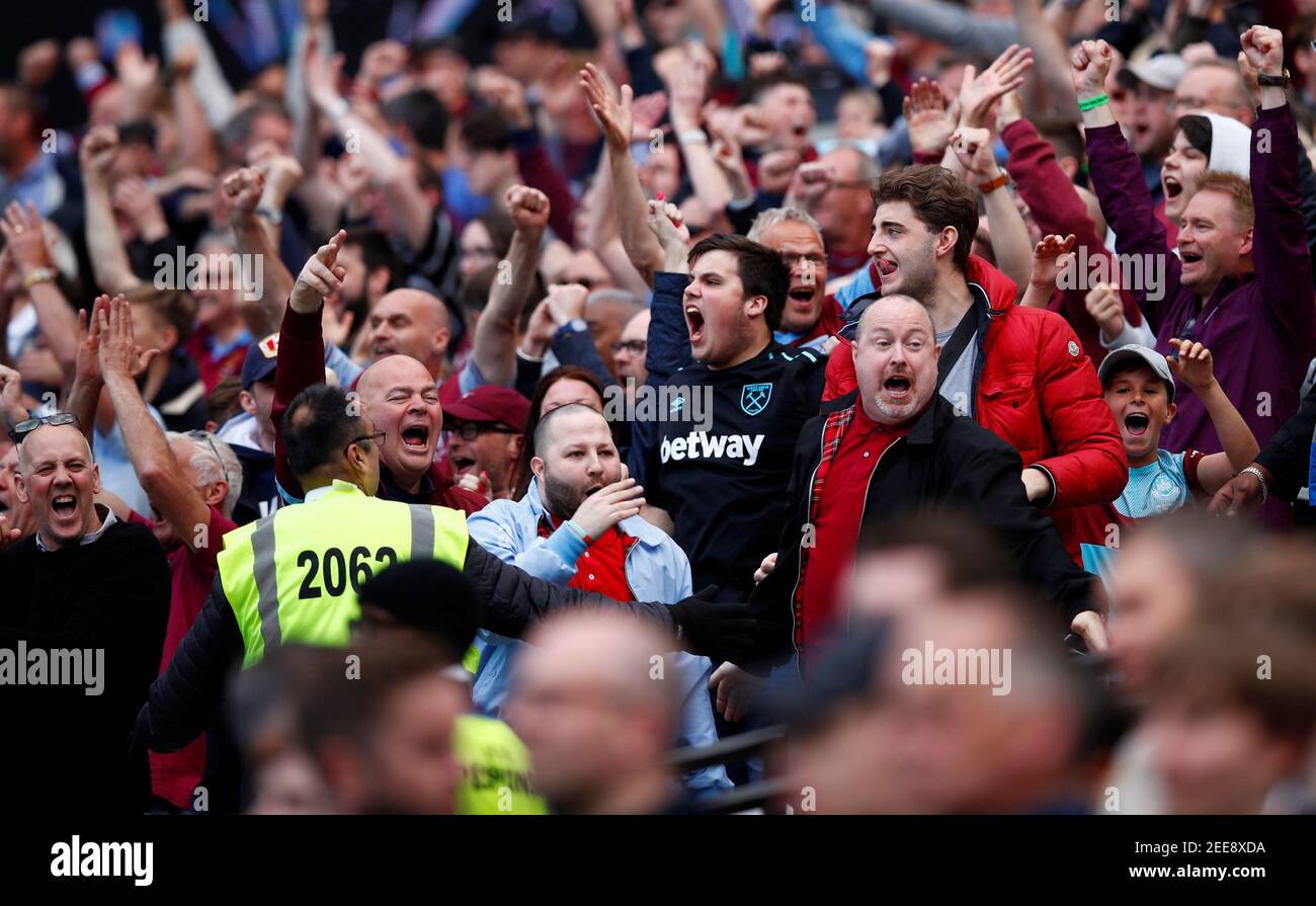 West ham united fans hi-res stock photography and images - Alamy