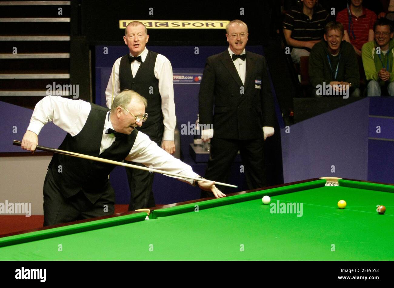 Dennis taylor 1985 world snooker hi-res stock photography and images ...
