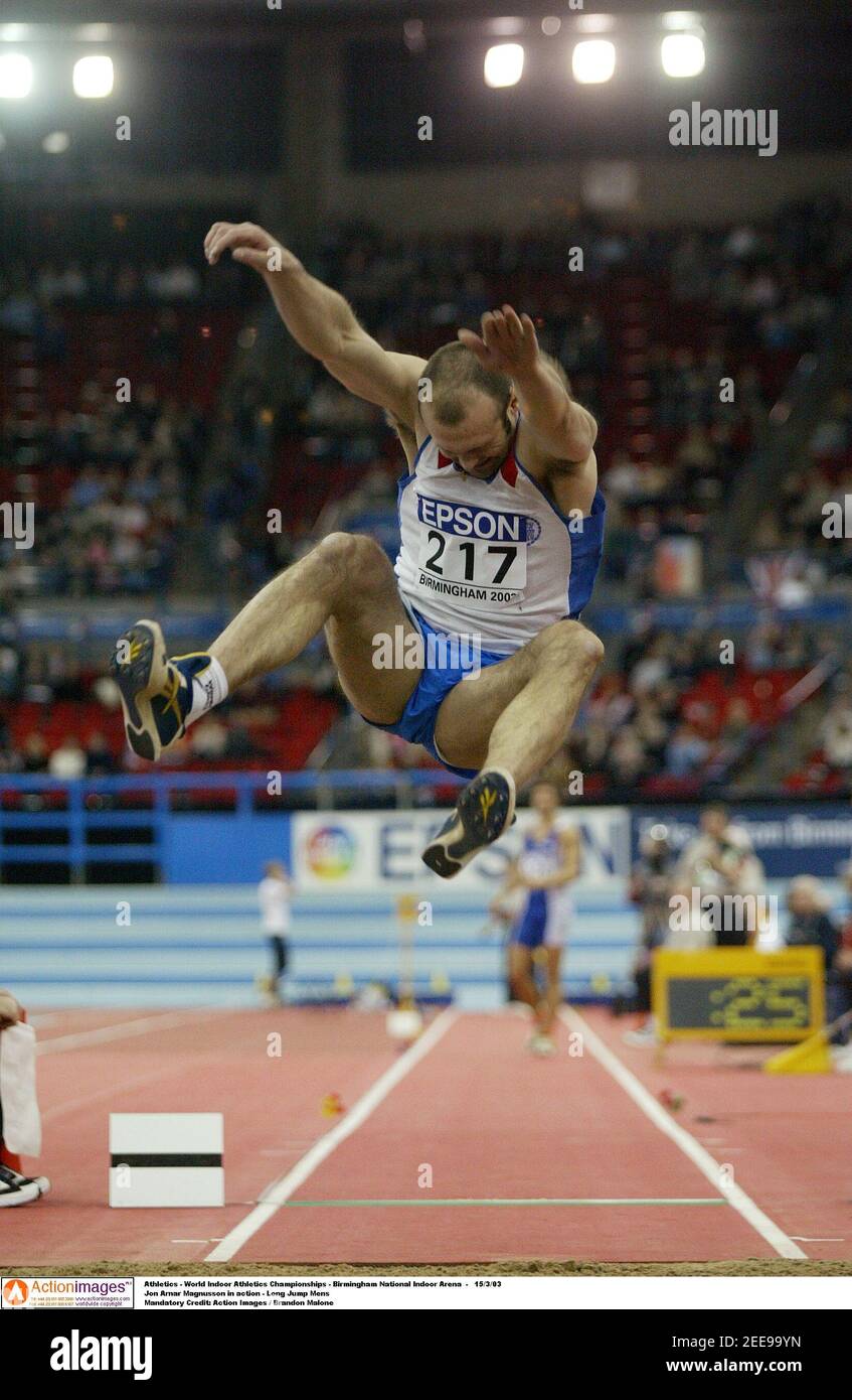 Action long jump hi-res stock photography and images - Alamy