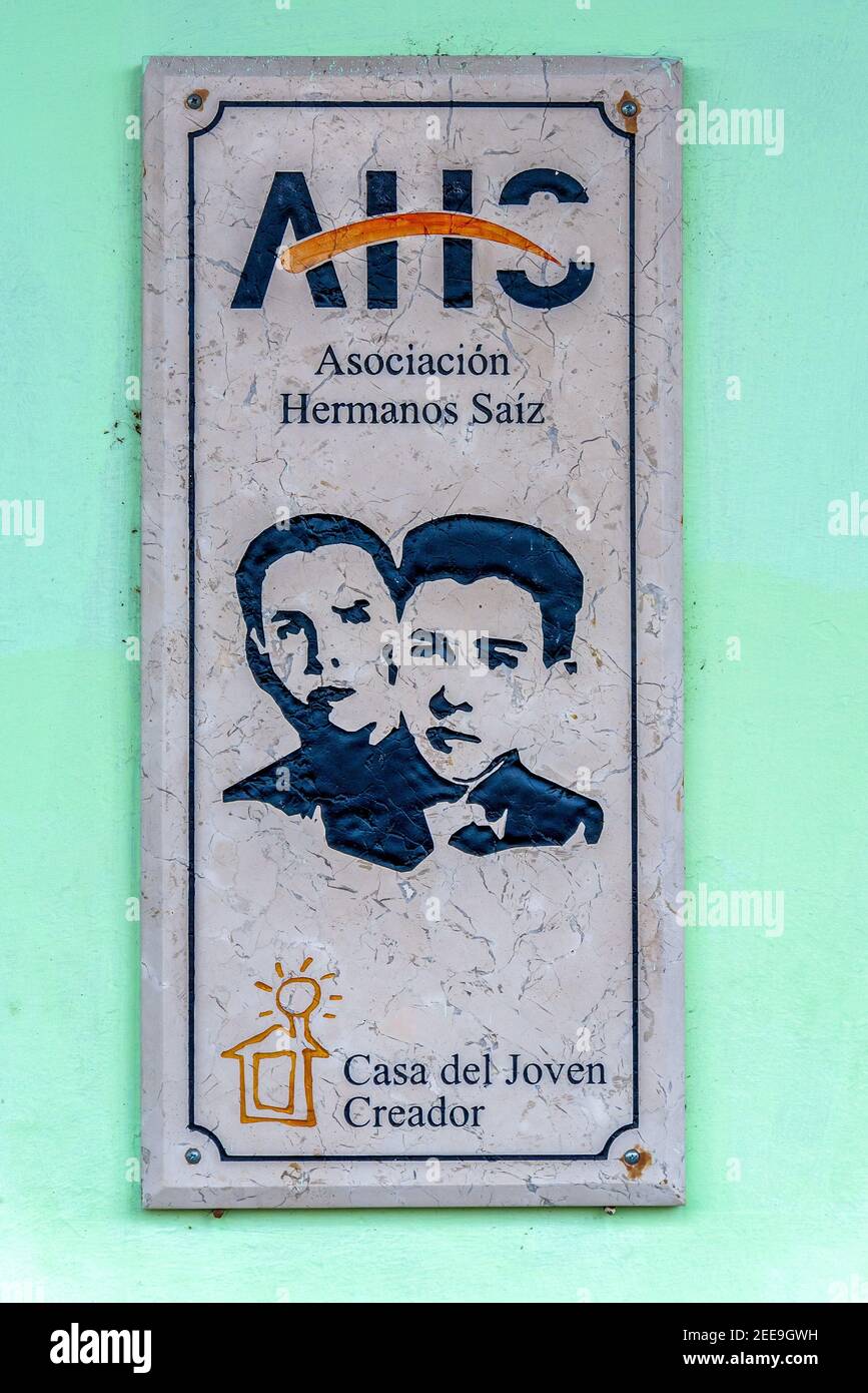 Cuban brothers hi-res stock photography and images - Alamy