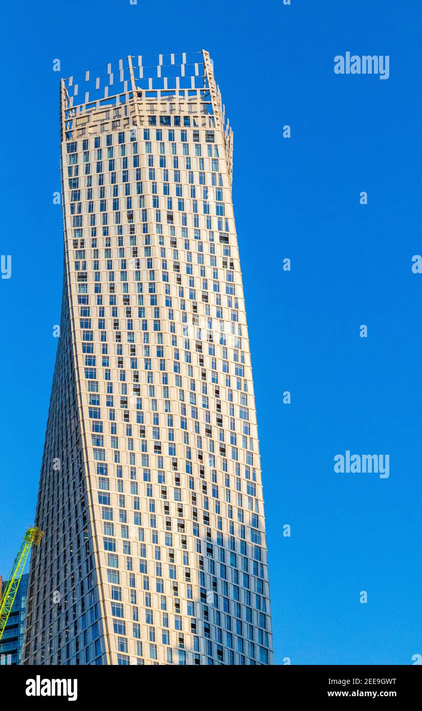 Dubai marina twisted tower cayan hi-res stock photography and images ...