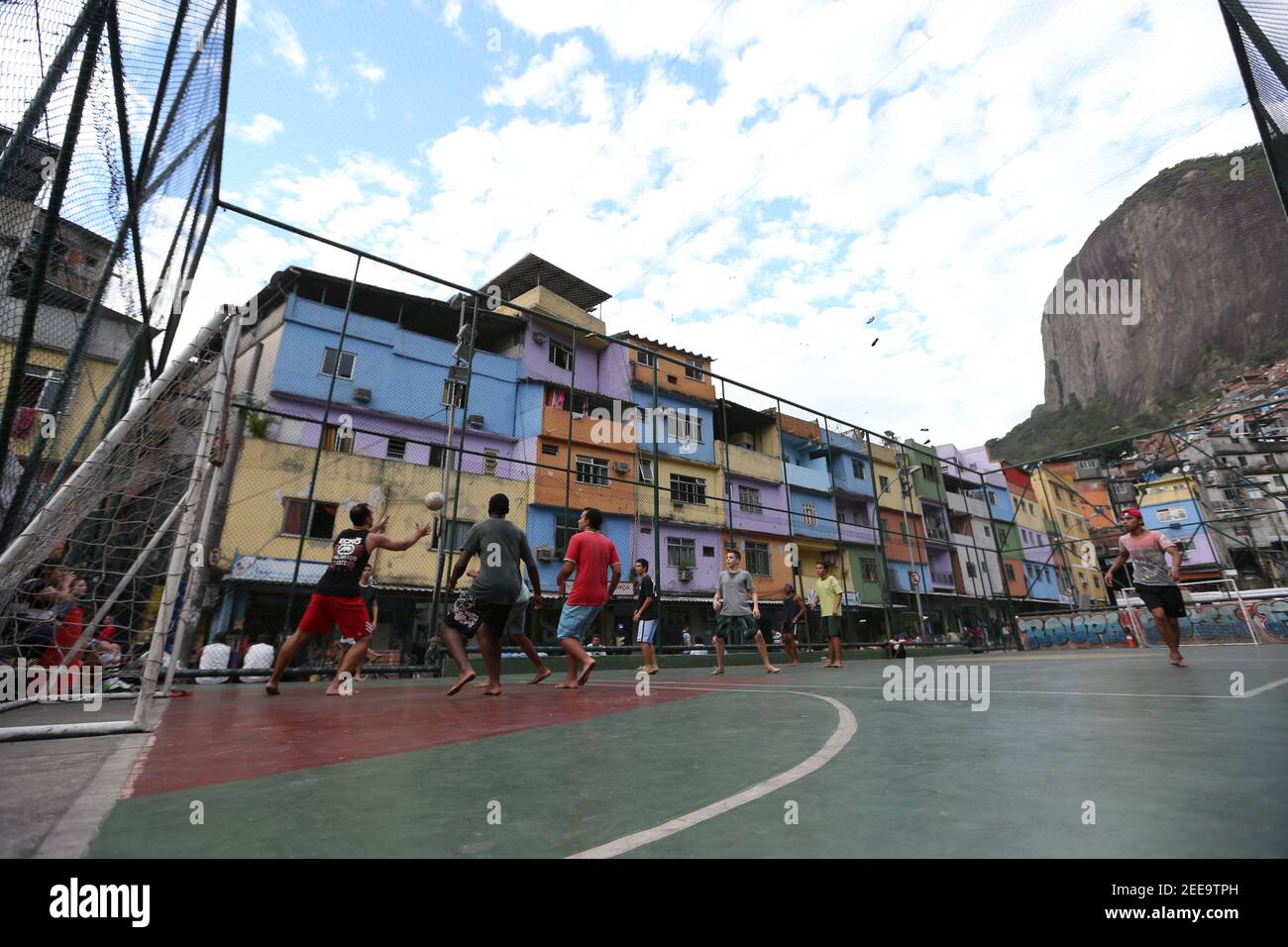 Rio favela football children hi-res stock photography and images - Alamy