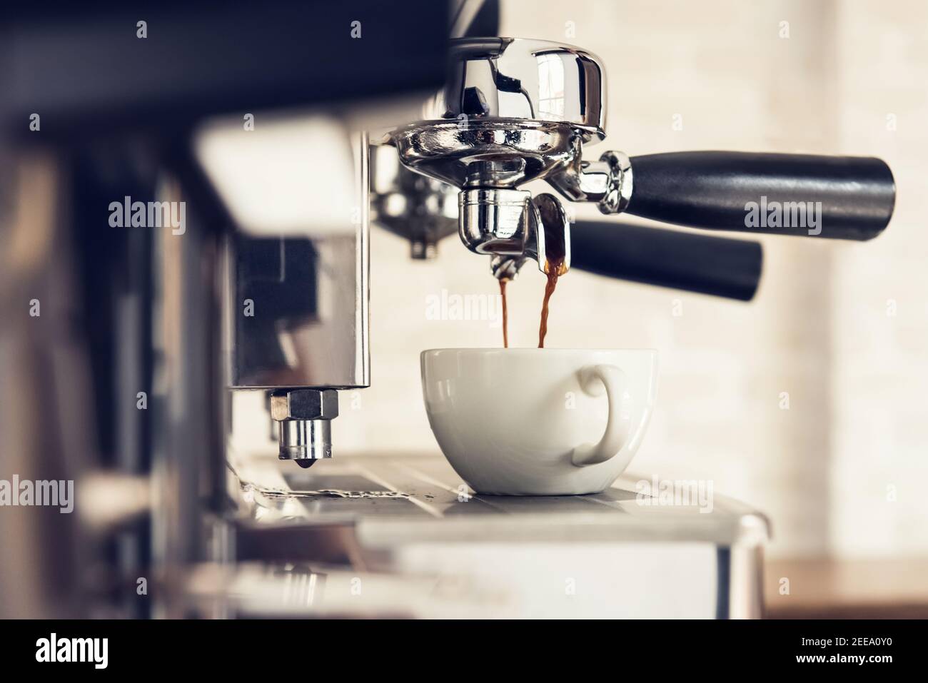 Through portafilter hi-res stock photography and images - Alamy