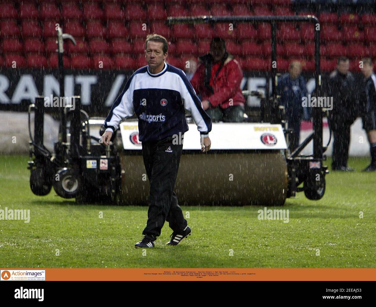Referee does pitch inspection hi-res stock photography and images - Alamy