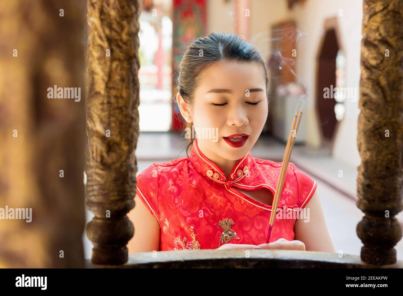 Chinese praying ritual hi-res stock photography and images - Alamy