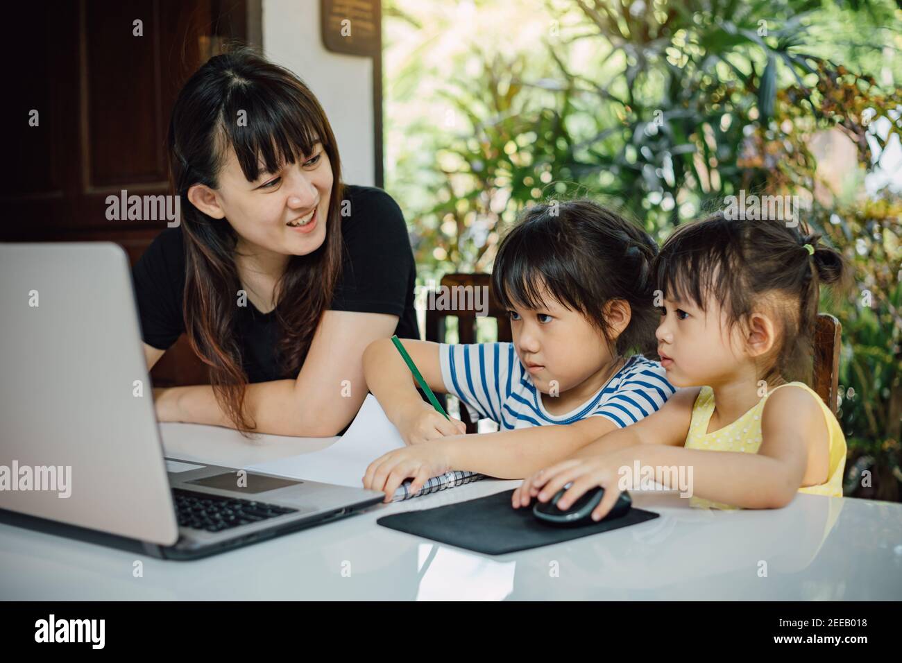 Mother online hi-res stock photography and images - Alamy