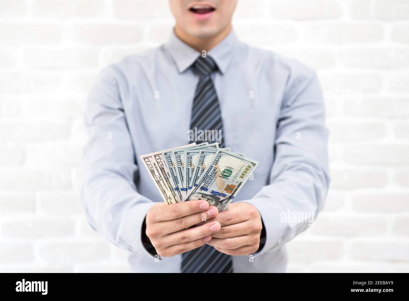Businessman accept hi-res stock photography and images - Alamy