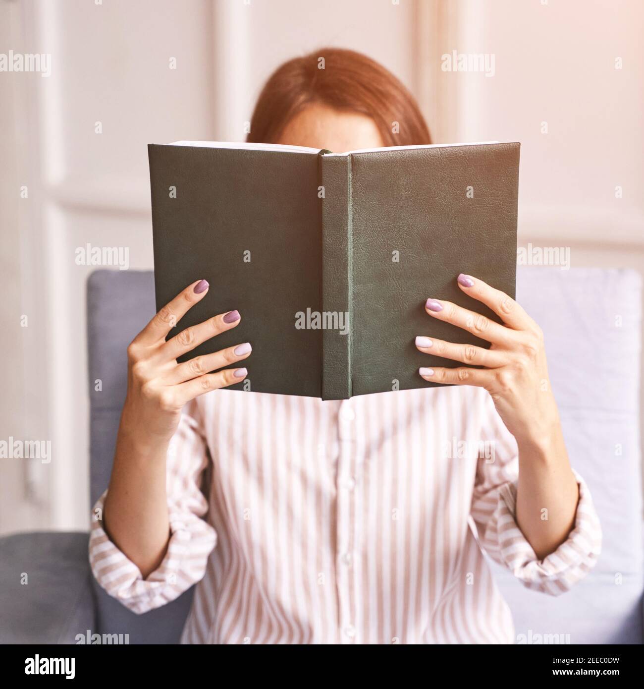Girl hiding behind chair hi-res stock photography and images - Alamy
