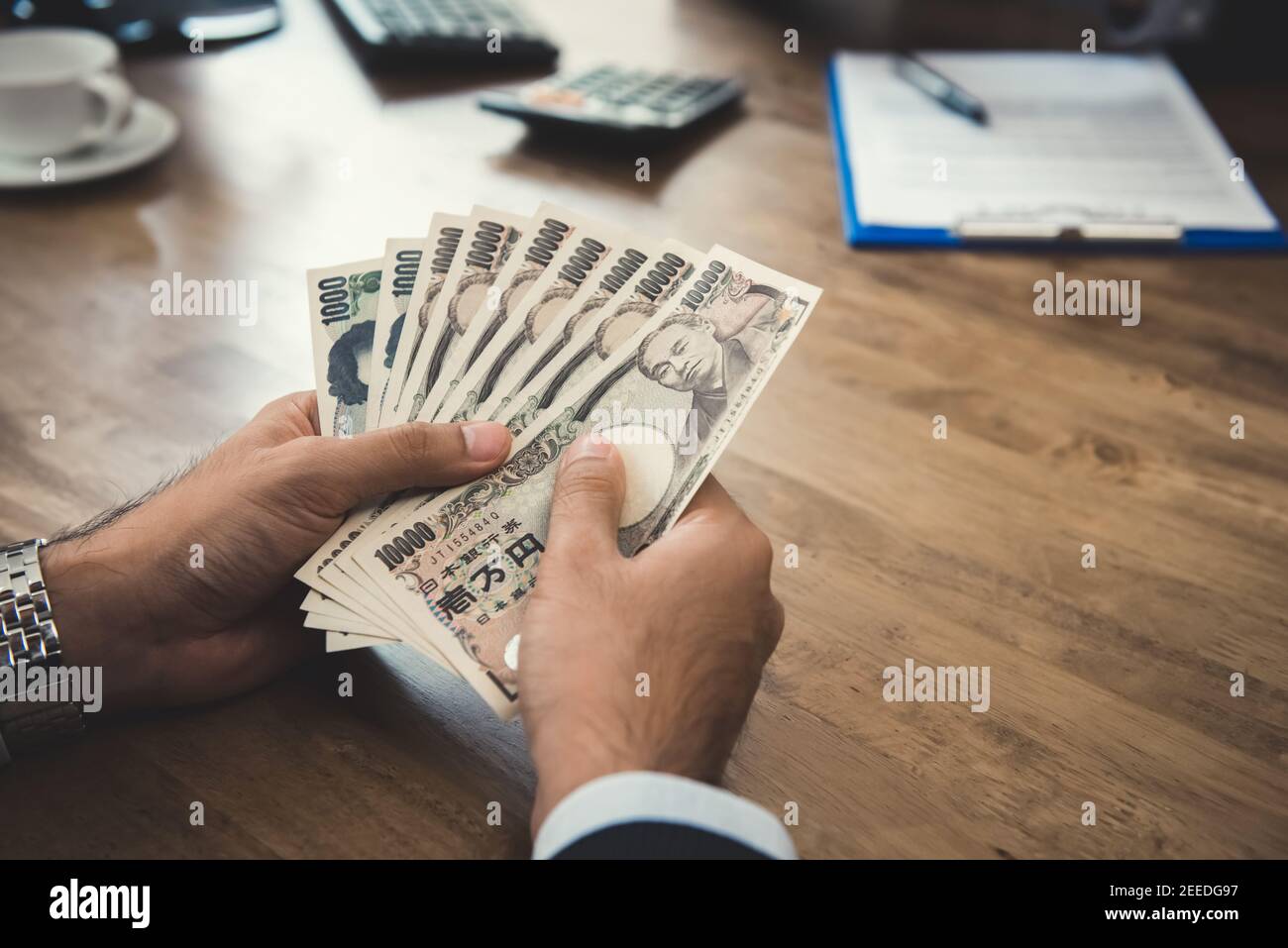 Businessman hands counting money, Japanese yen currency, at working ...