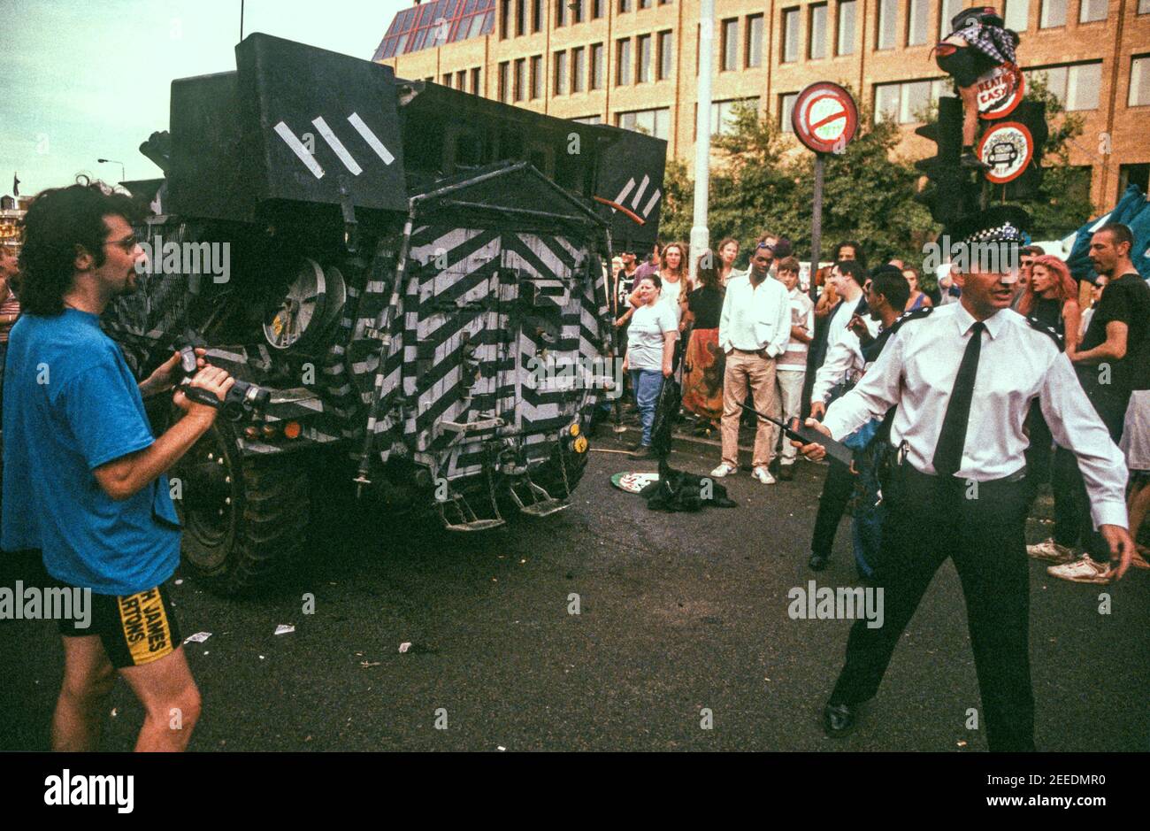 Uk rave 1995 hi-res stock photography and images - Alamy