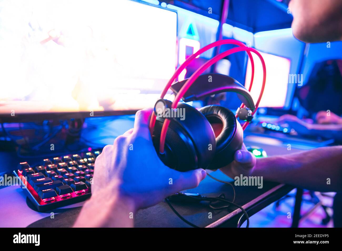 Streamer beautiful man regrets losing professional gamer loser playing ...