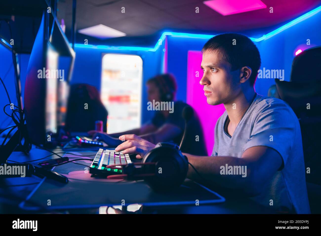 Streamer beautiful man regrets losing professional gamer loser playing ...