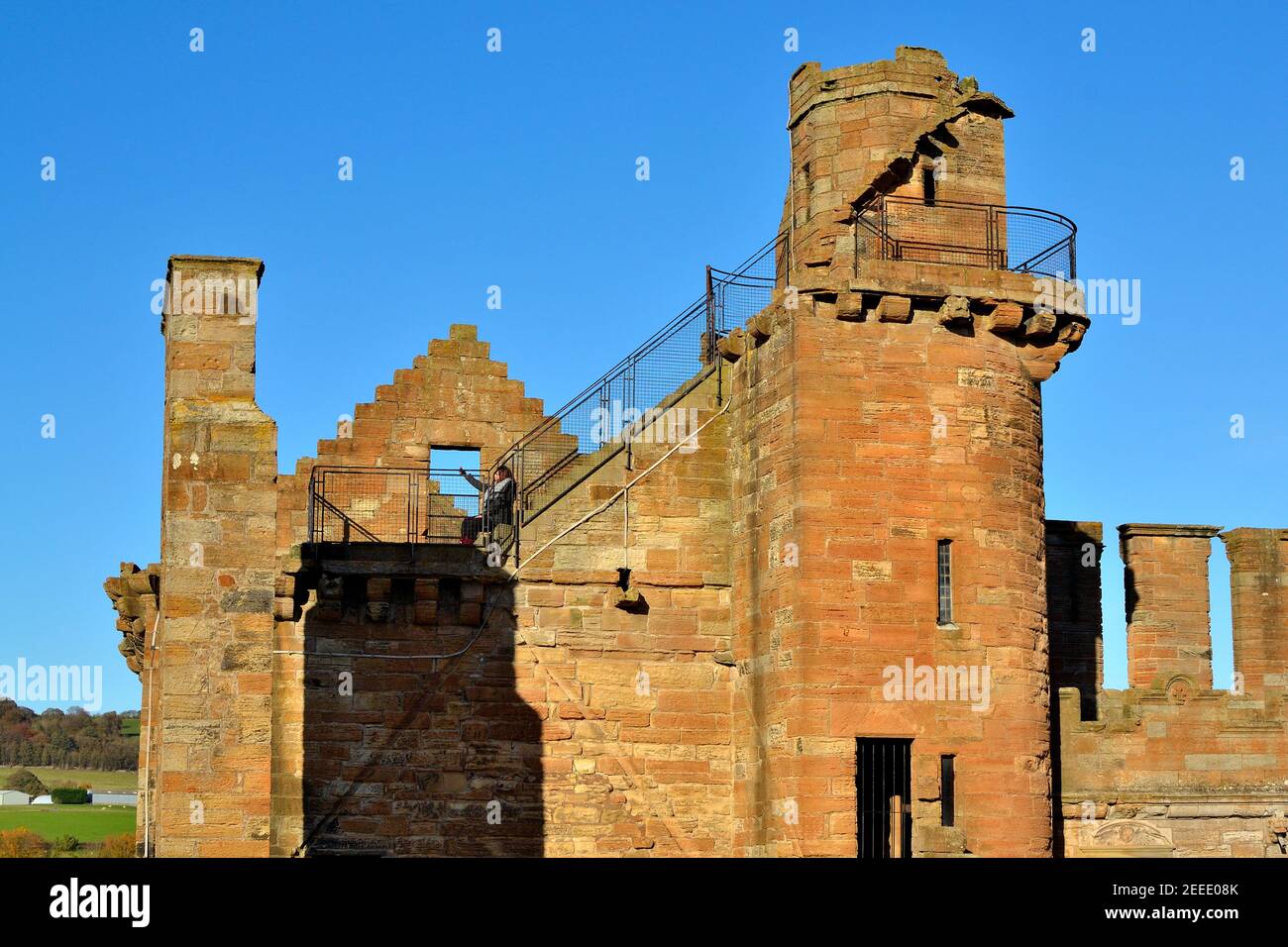 Linlithgow palace fountain hi-res stock photography and images - Alamy