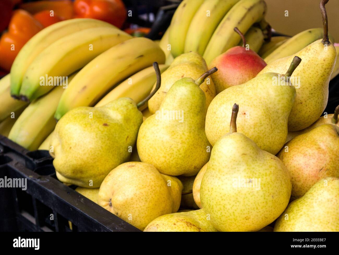 bananas and pears on the counter market Stock Photo - Alamy