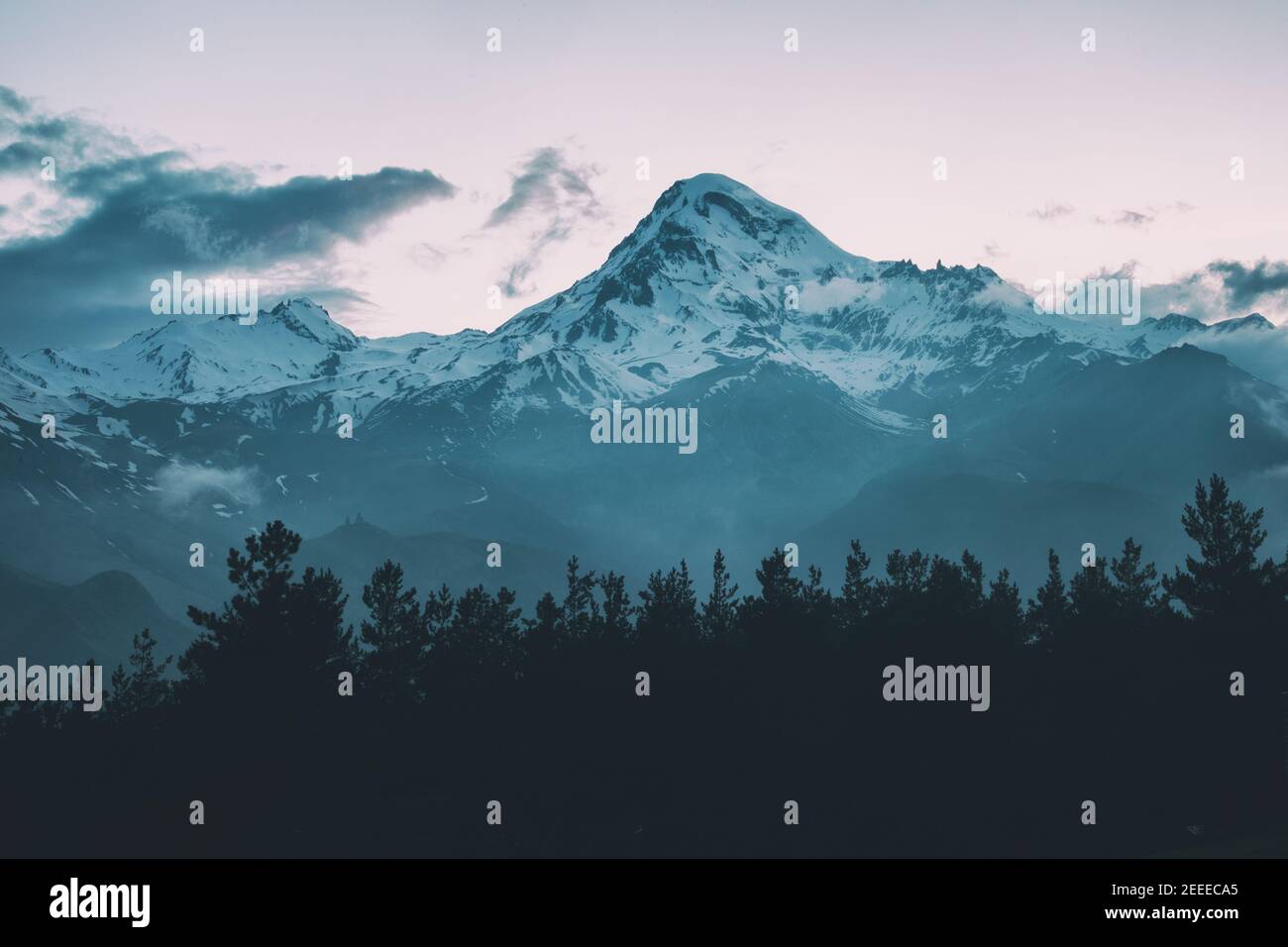 Snowed in landscape cloudy weather hi-res stock photography and images ...