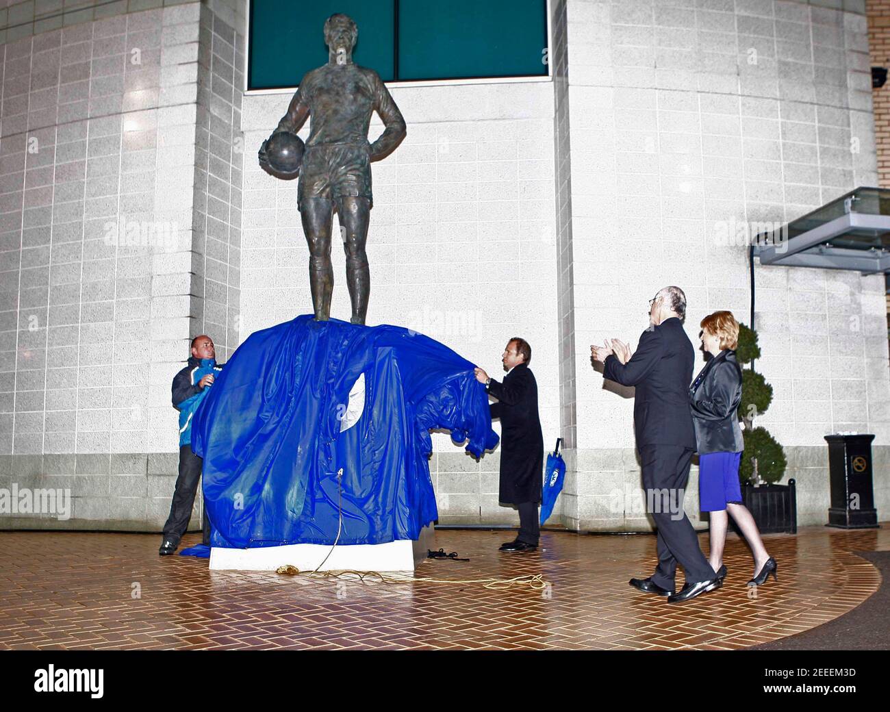 Osgood statue hi-res stock photography and images - Alamy