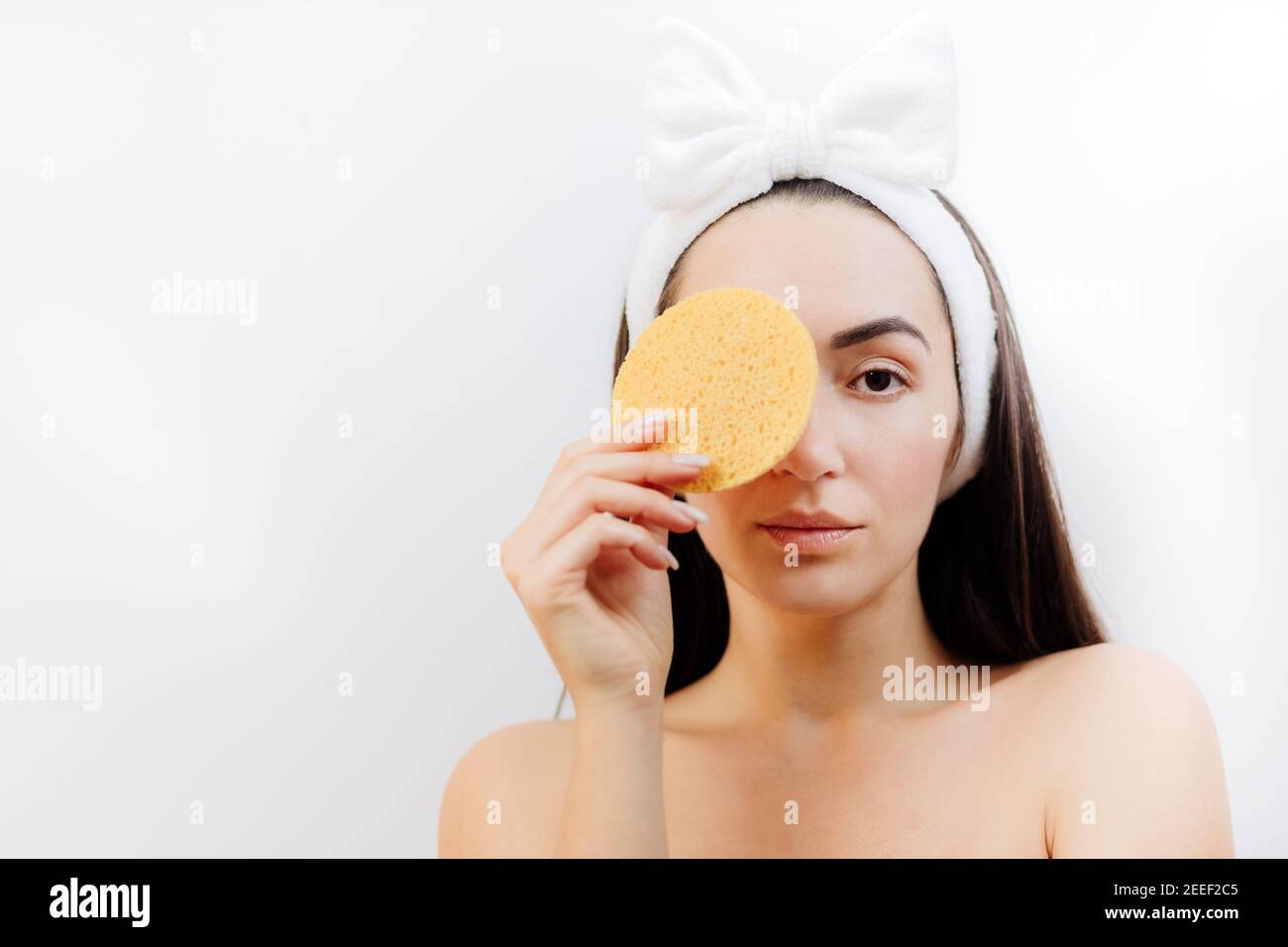 woman washing face with sponge Stock Photo - Alamy