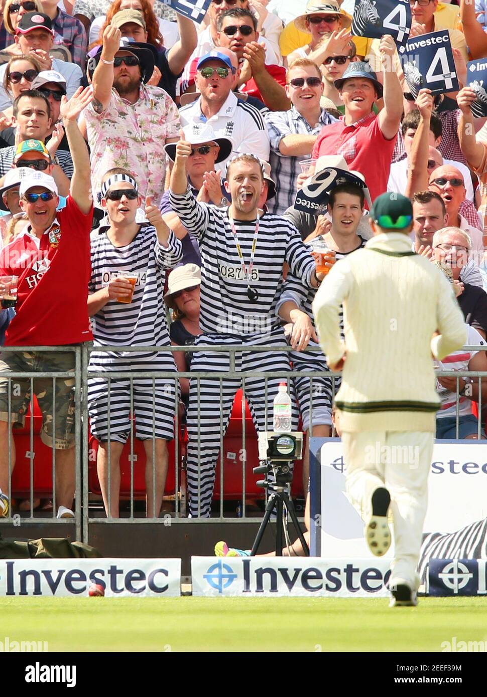 Cricket fancy dress fans hi-res stock photography and images - Alamy