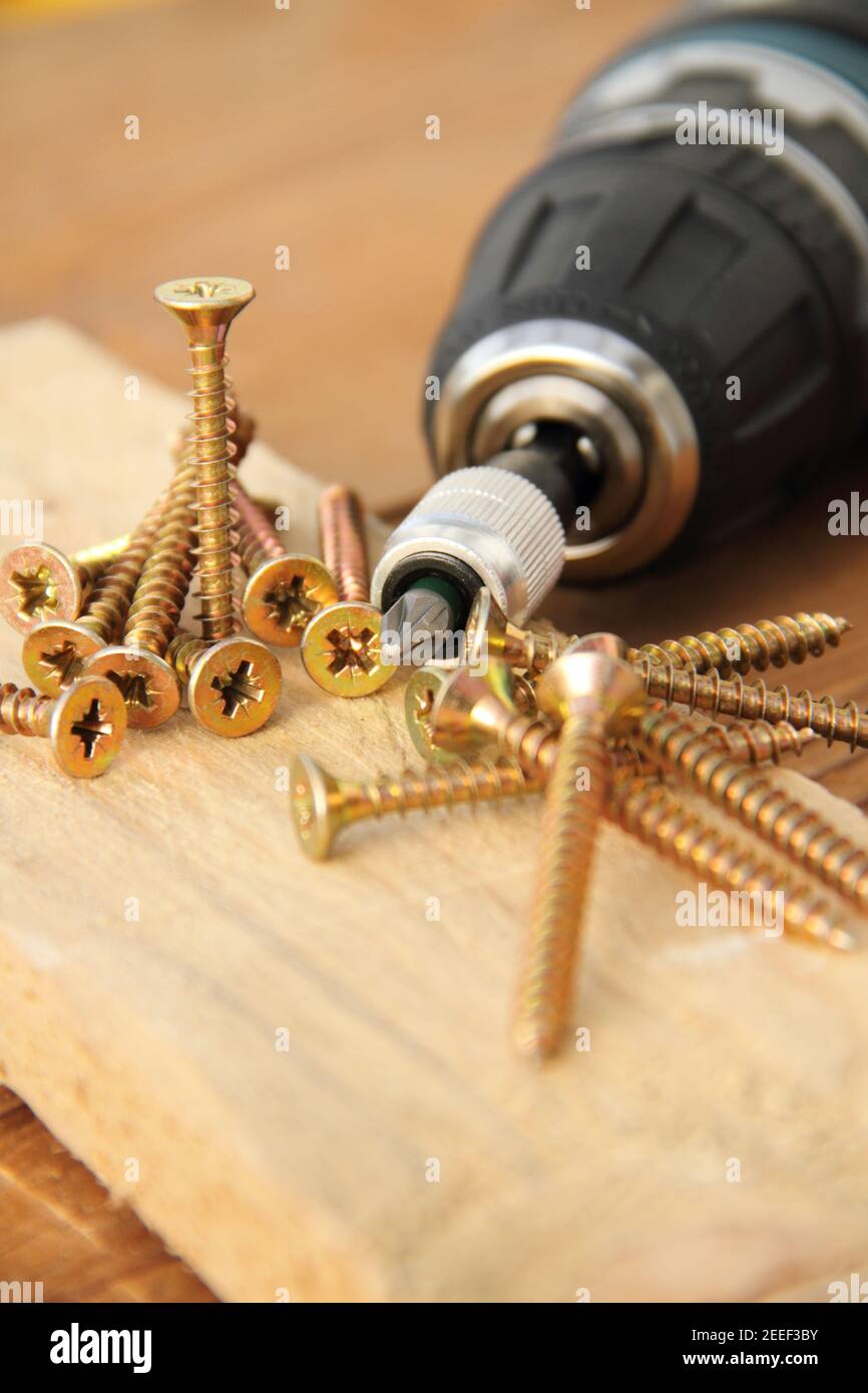 cordless screwdriver on a workbench Stock Photo - Alamy