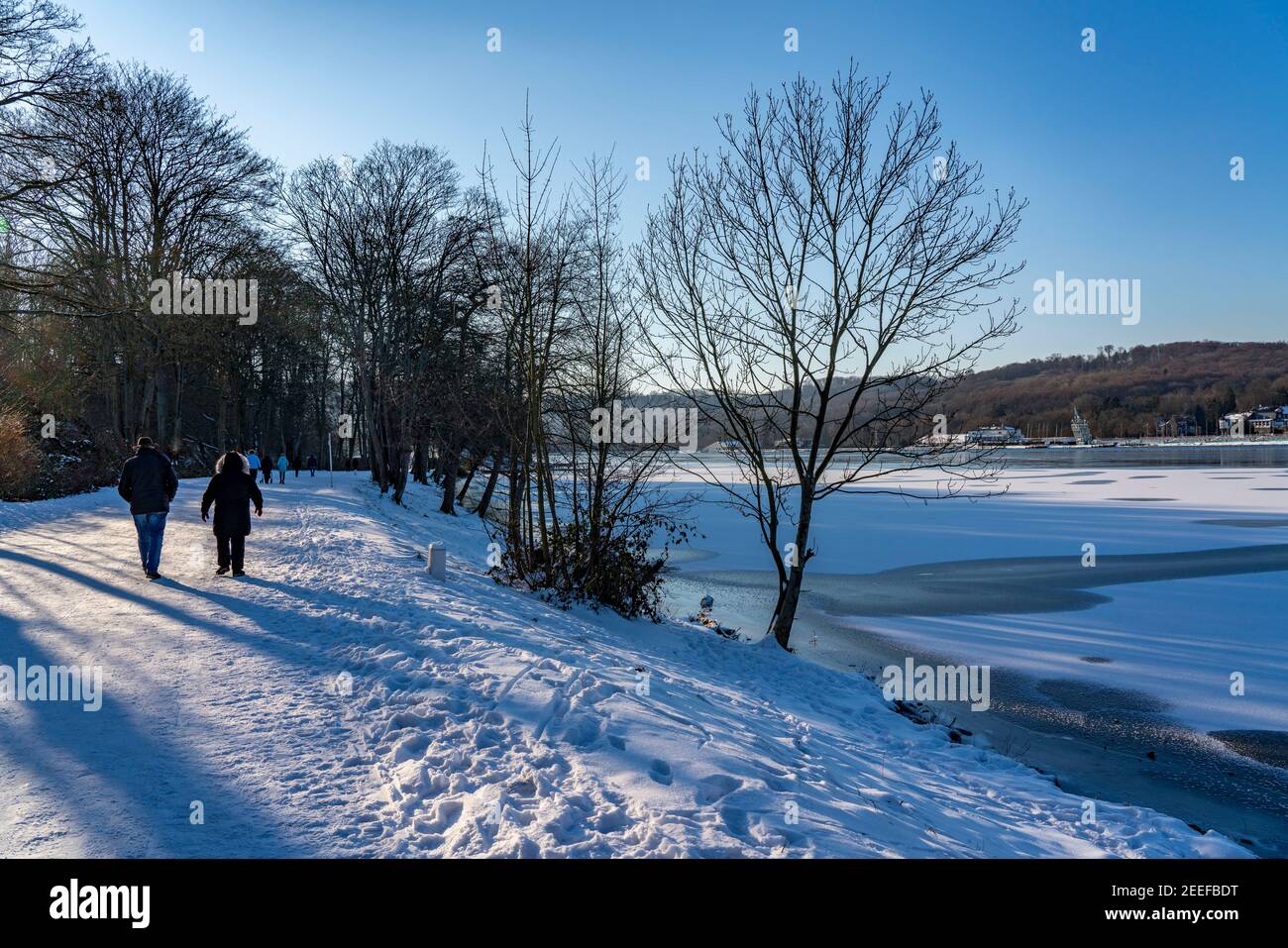 Sunny winter by the lake hi-res stock photography and images - Alamy