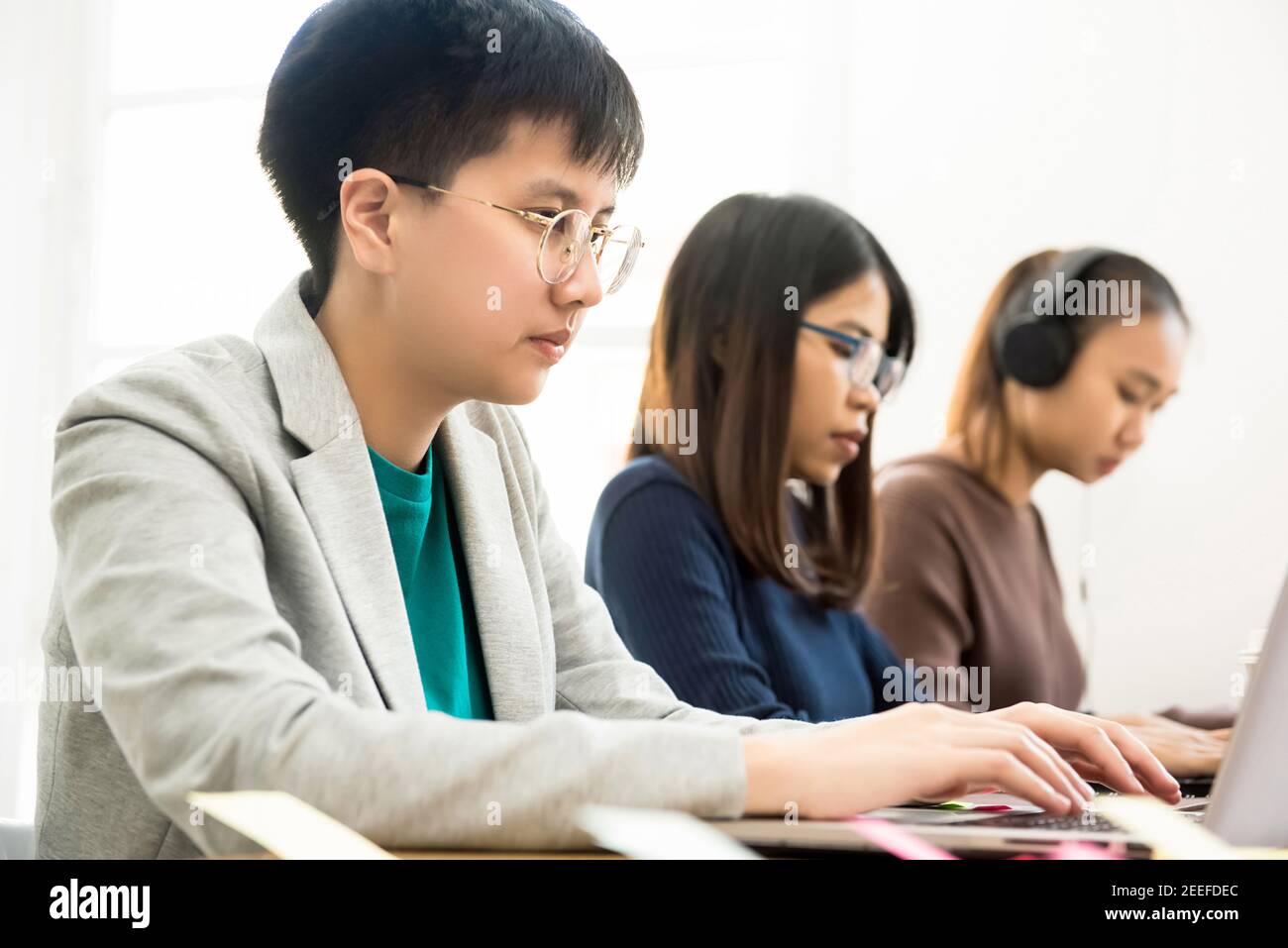 Asian students hi-res stock photography and images - Alamy