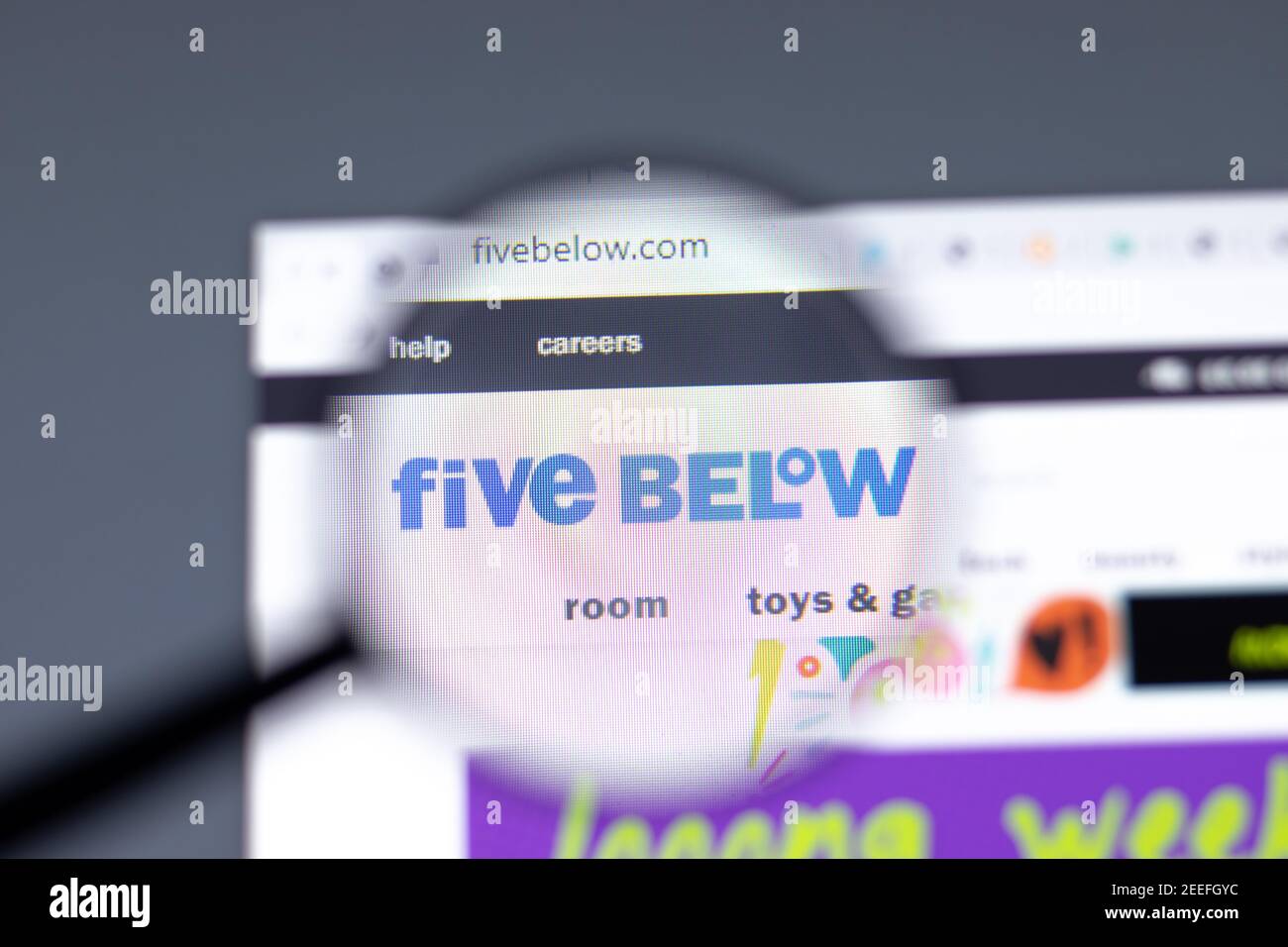 Five below hi-res stock photography and images - Alamy