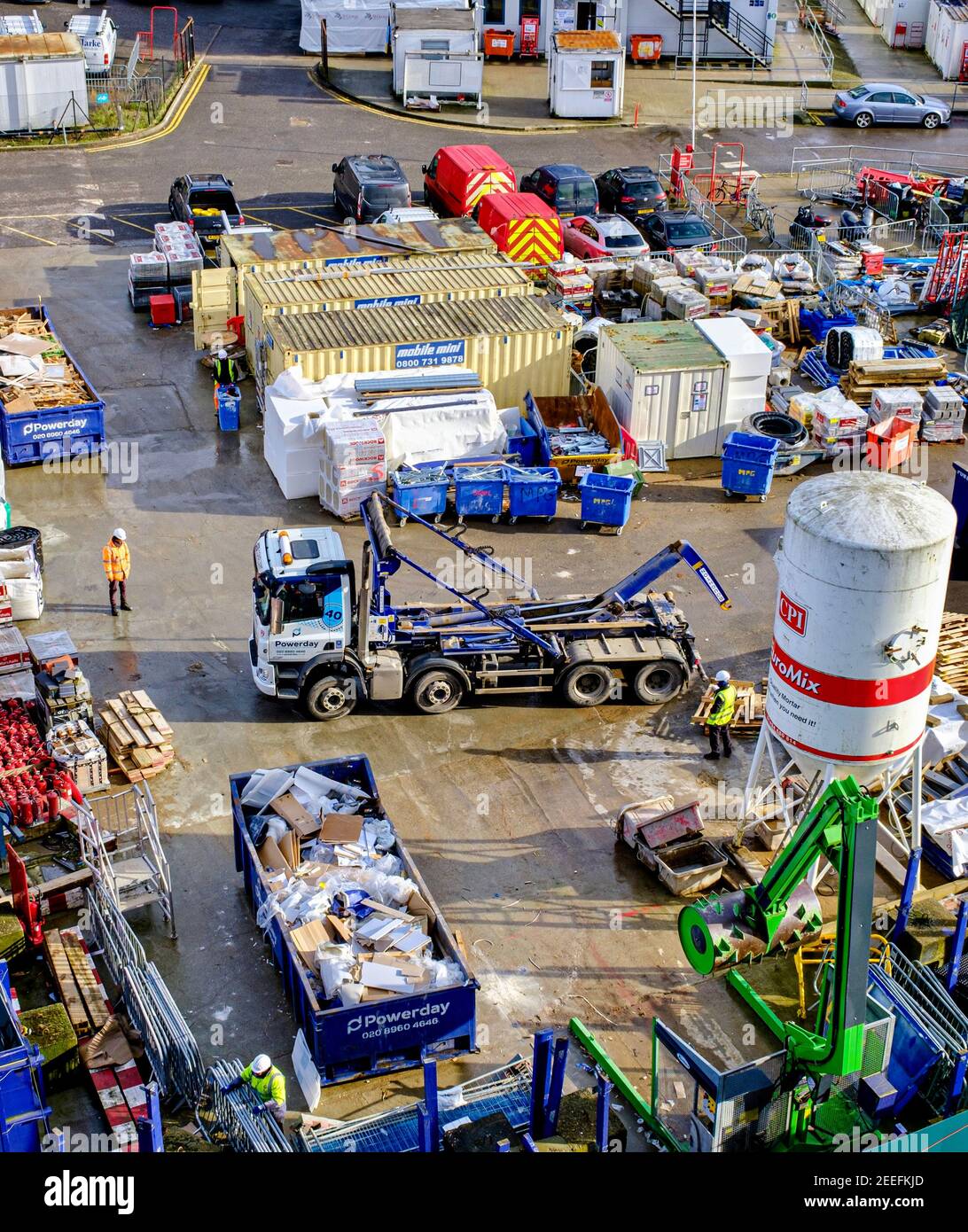 Construction builders working hi-res stock photography and images - Alamy