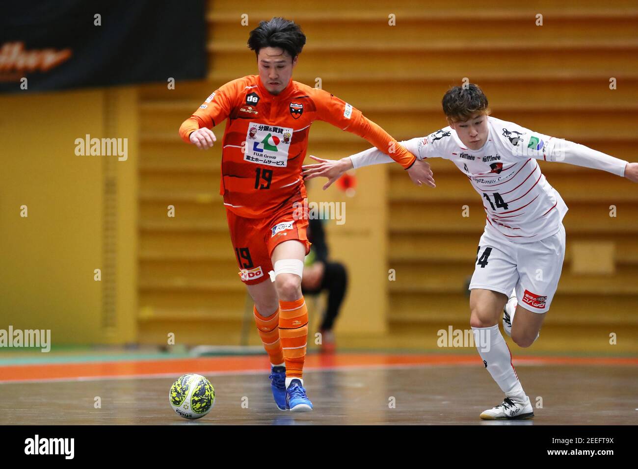 Komazawa Indoor Ball Sports Field, Tokyo, Japan. 14th Feb, 2021. (L to ...