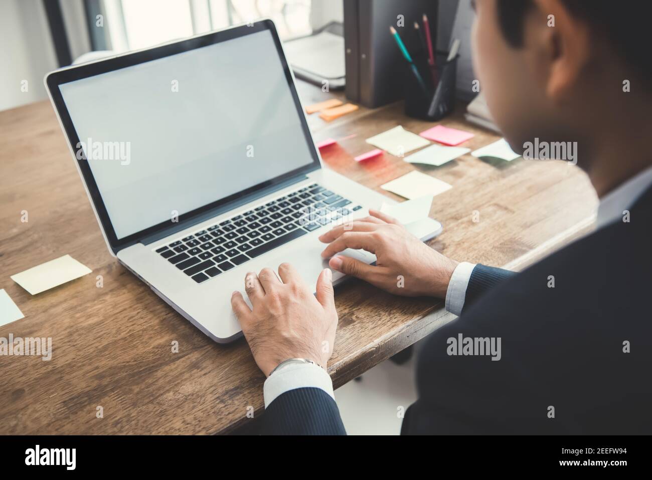 Man computer screen concentrating hi-res stock photography and images ...