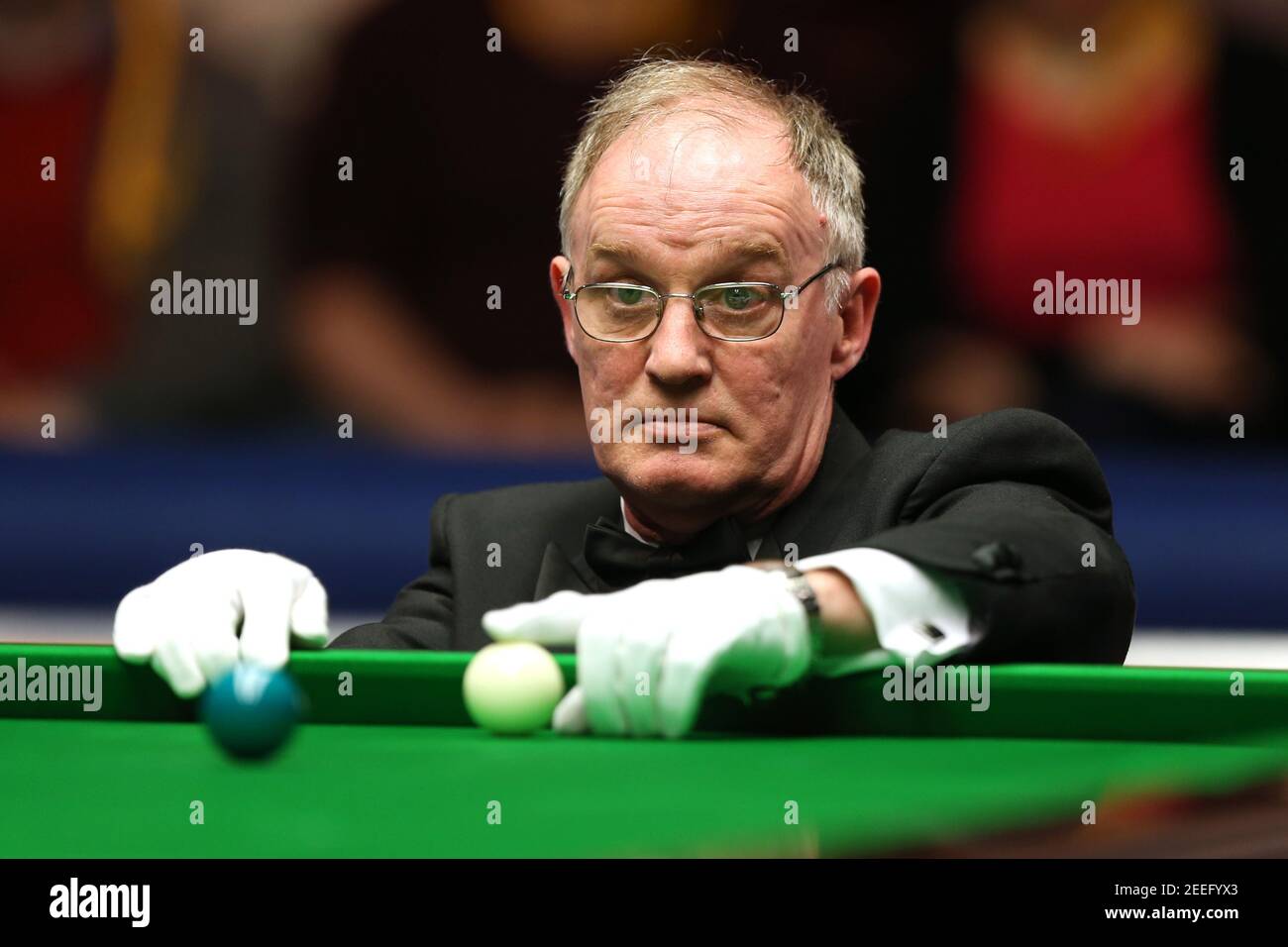 Snooker referee hi-res stock photography and images - Alamy