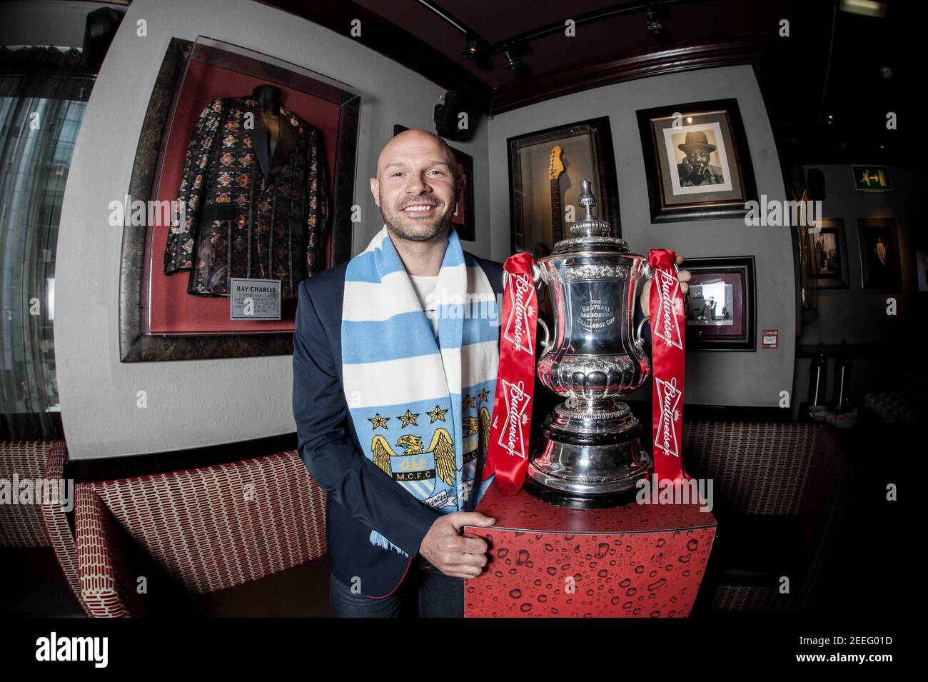 Football danny mills hi-res stock photography and images - Alamy