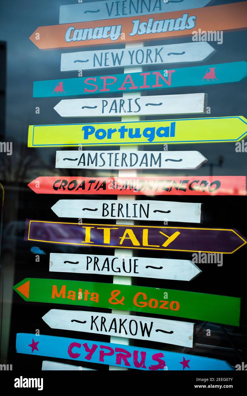 Hand painted shop signs malta hi-res stock photography and images - Alamy