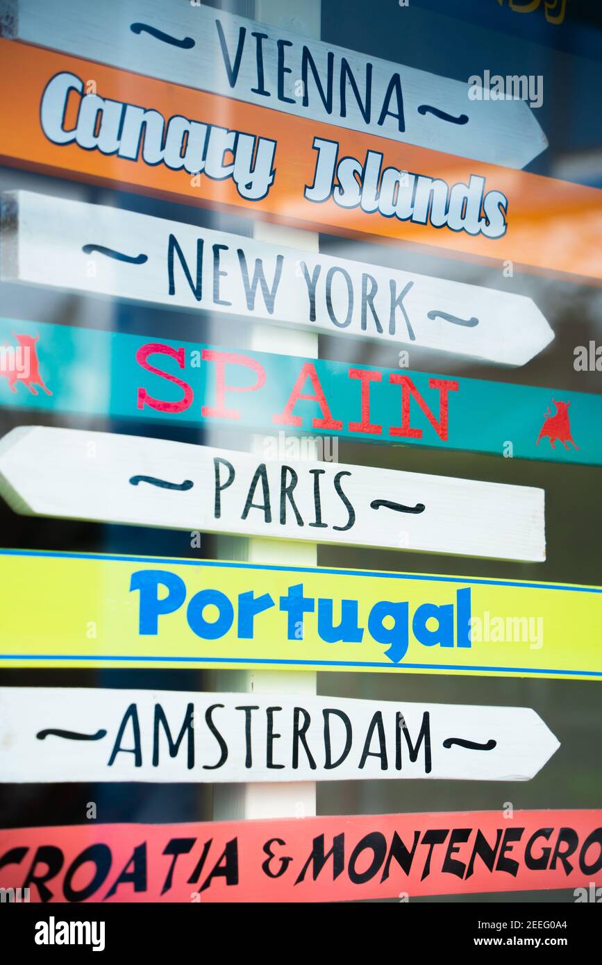 Hand painted shop signs malta hi-res stock photography and images - Alamy