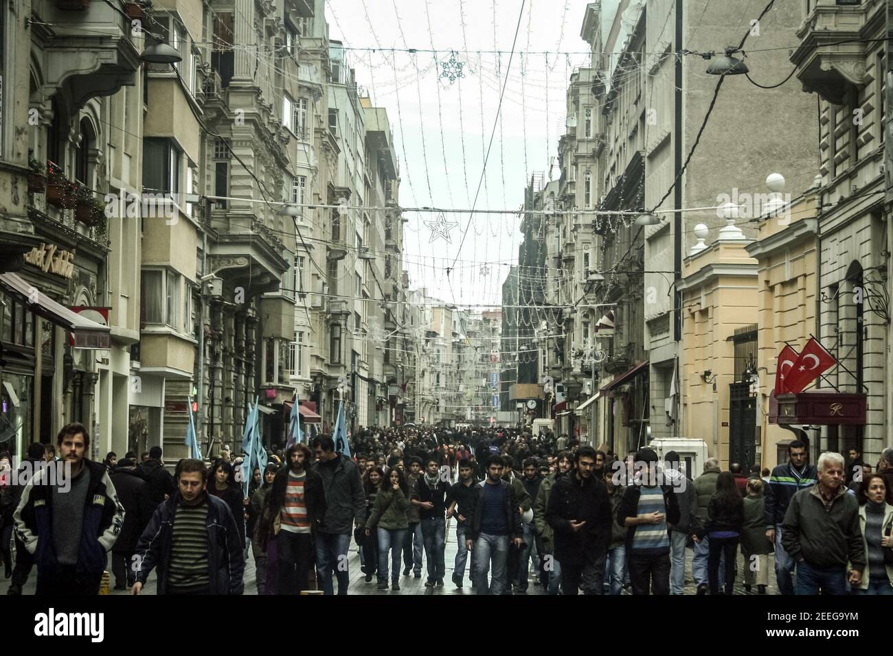 ISTANBUL, TURKEY - DECEMBER 27, 2009: Crowd of people, turks, not ...