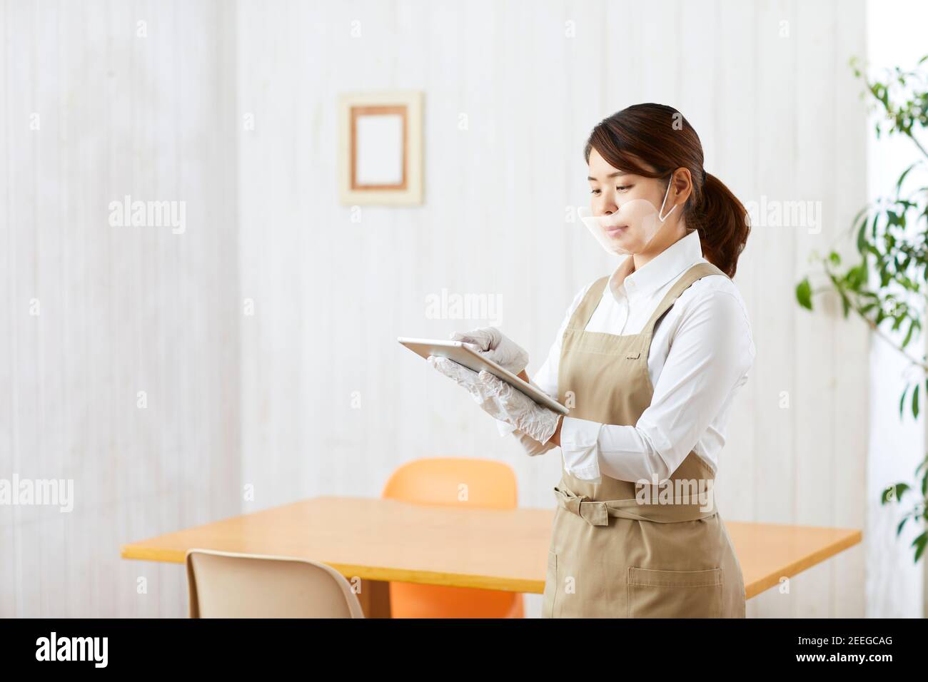 Japanese woman wearing face shield Stock Photo - Alamy