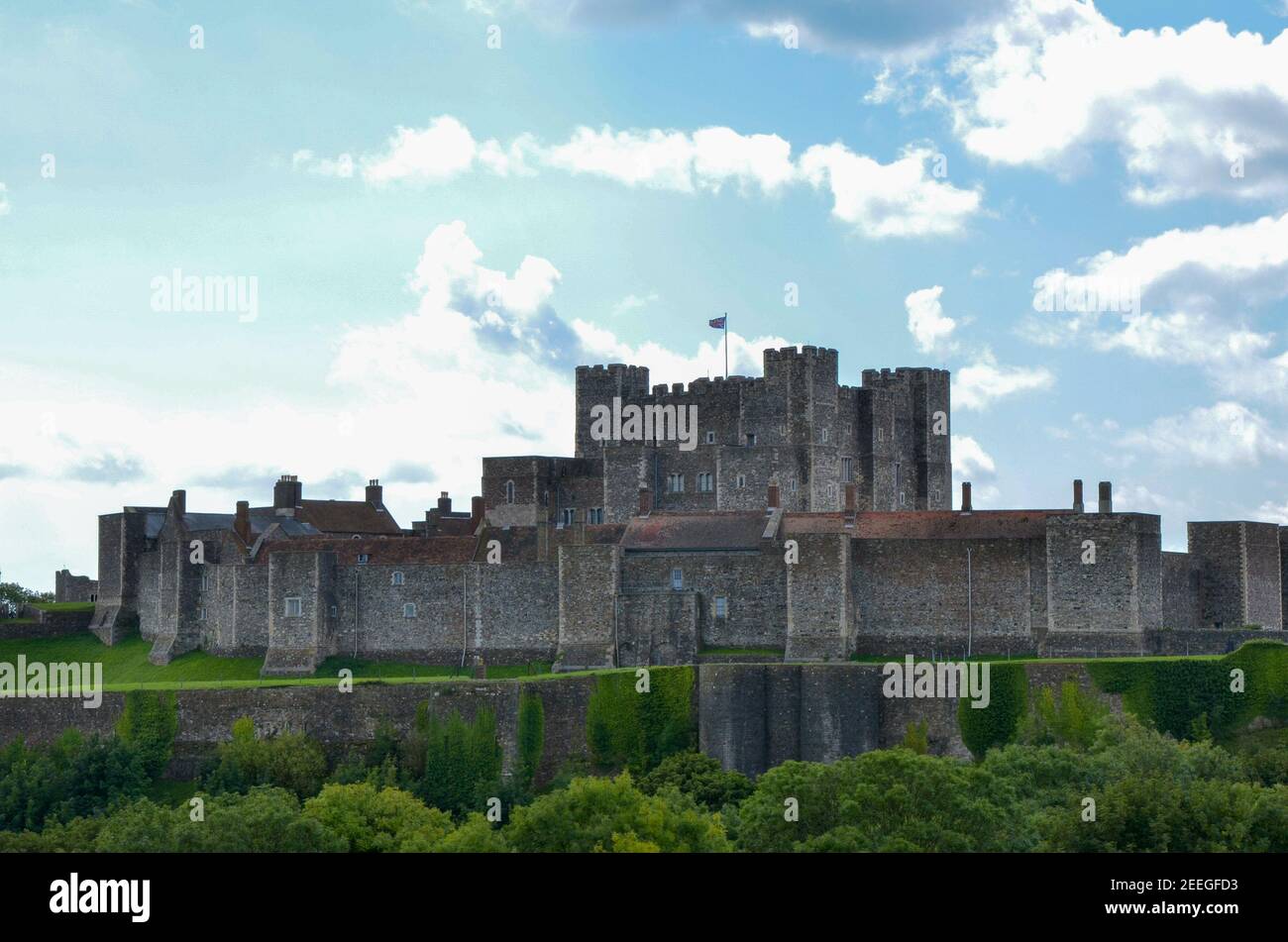 Dover castle background hi-res stock photography and images - Alamy