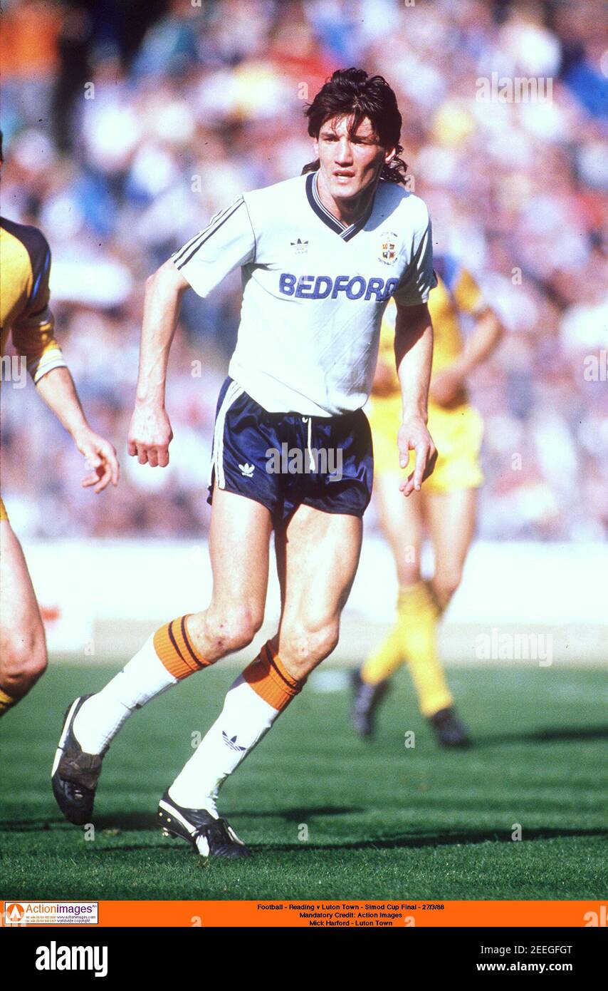 Simod reading hi-res stock photography and images - Alamy