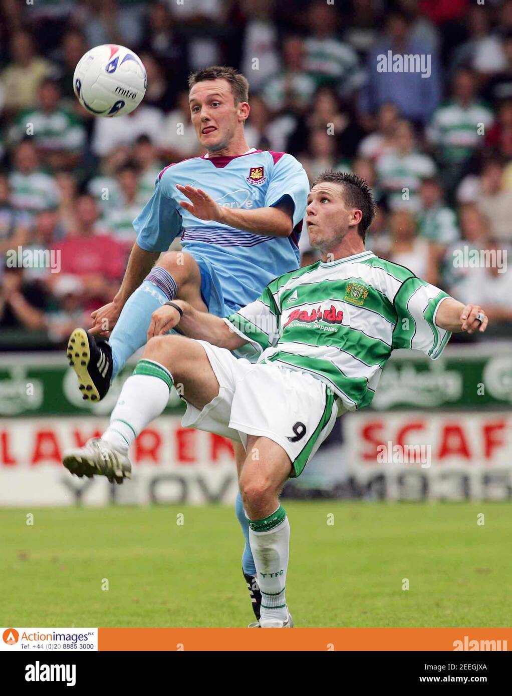 West ham united battle ball hi-res stock photography and images - Alamy