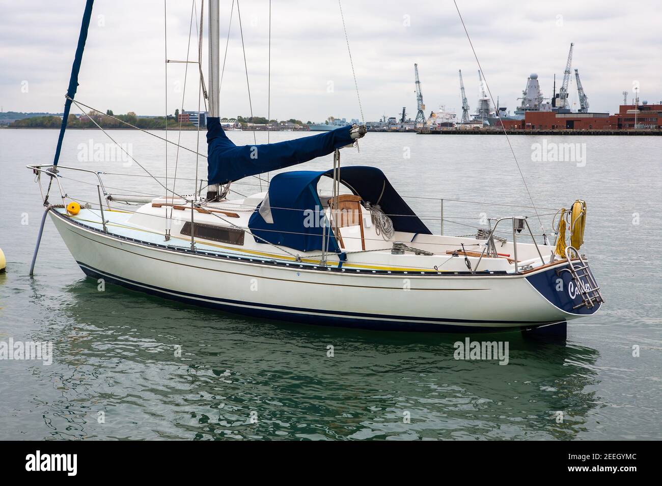 Trapper 400 (aka Trapper 28) yacht on a swinging mooring in Portsmouth ...