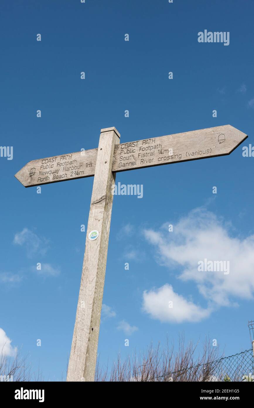 Giving directions pointing hi-res stock photography and images - Alamy