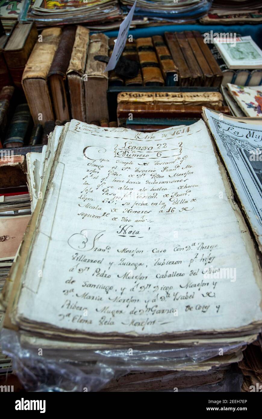 Antique books stalls on a sidewalk in Madrid Stock Photo - Alamy