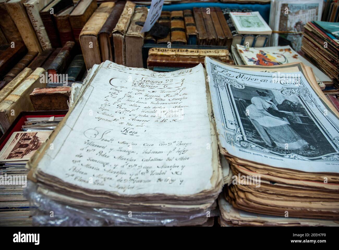 Antique books stalls on a sidewalk in Madrid Stock Photo - Alamy