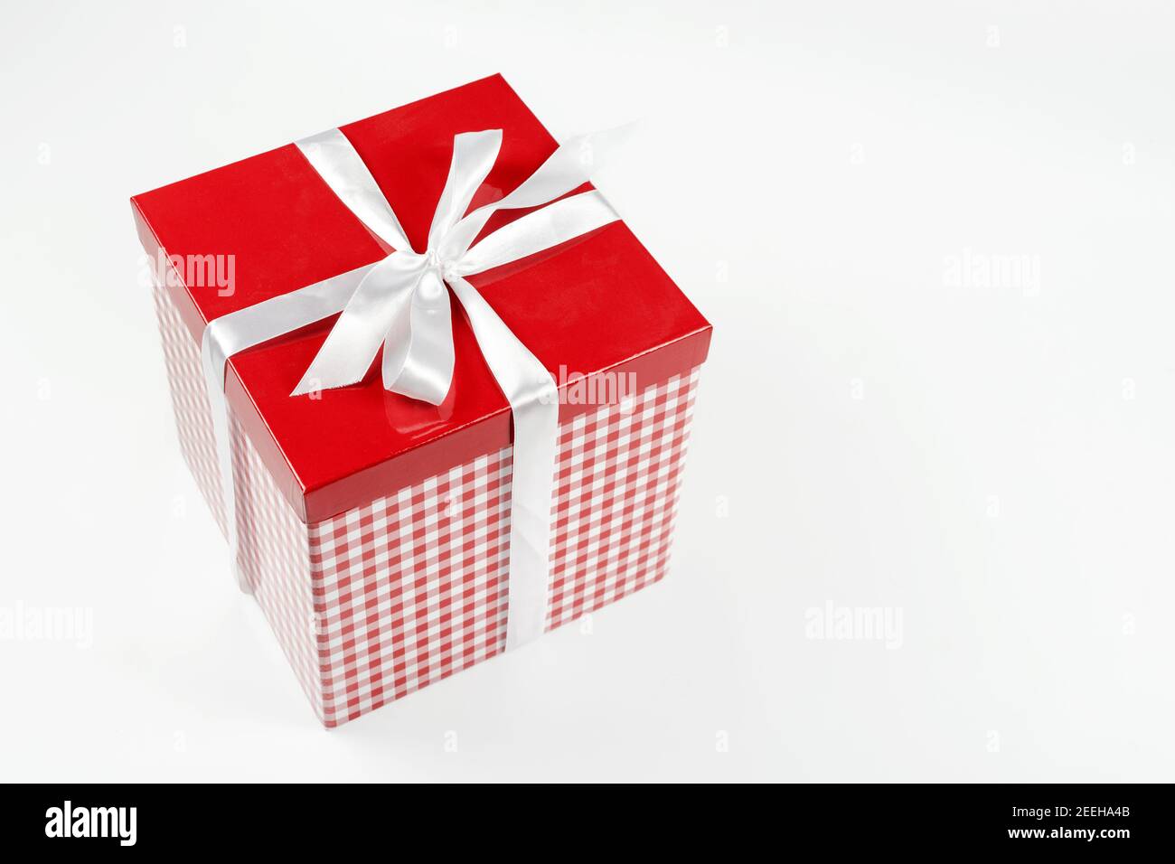 Single present, gift concept, copyspace for text, top view. Red giftbox ...