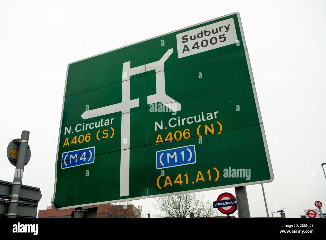 M1 motorway sign north hi-res stock photography and images - Alamy