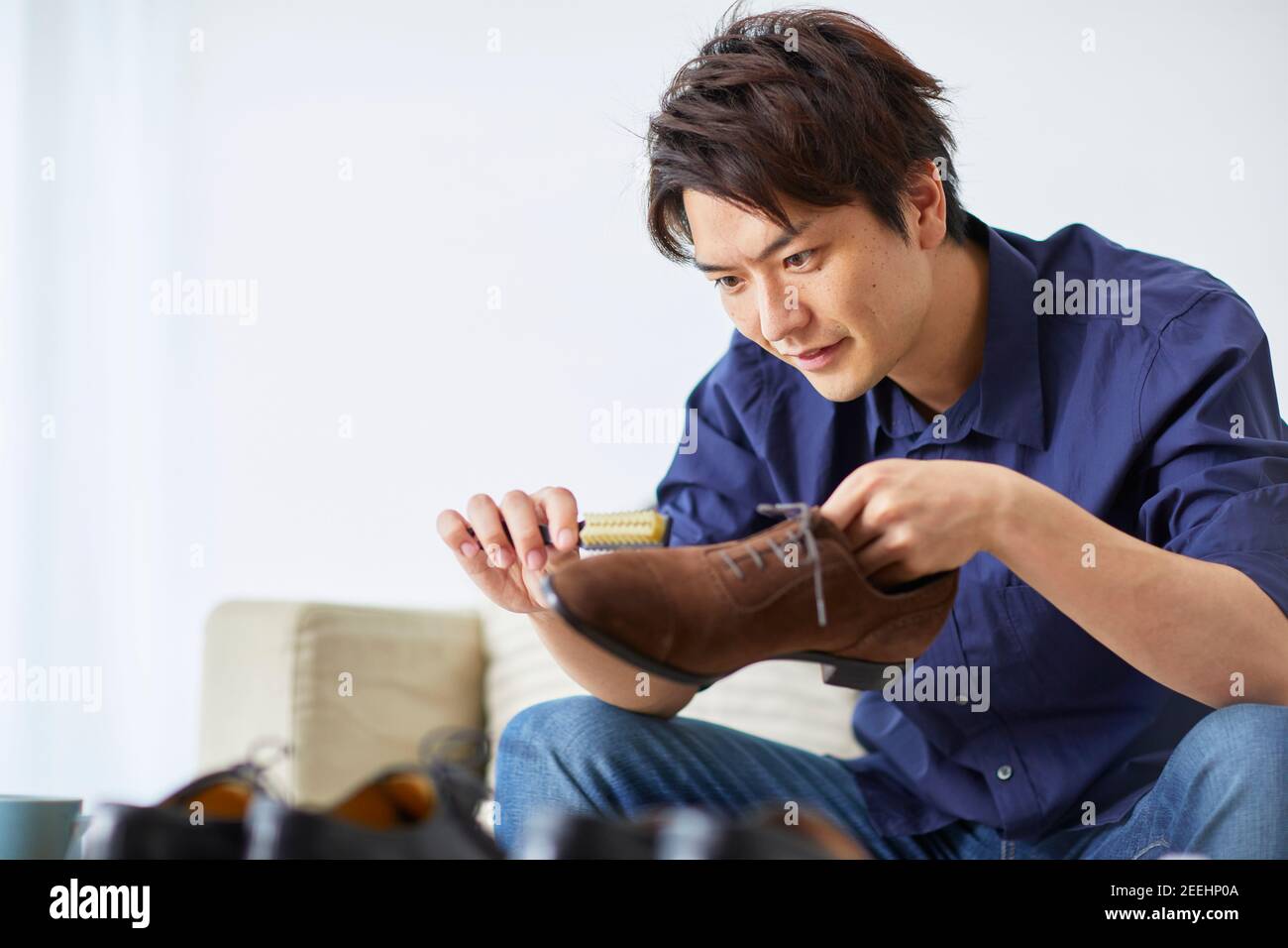 Asian man polishing shoes hi-res stock photography and images - Alamy