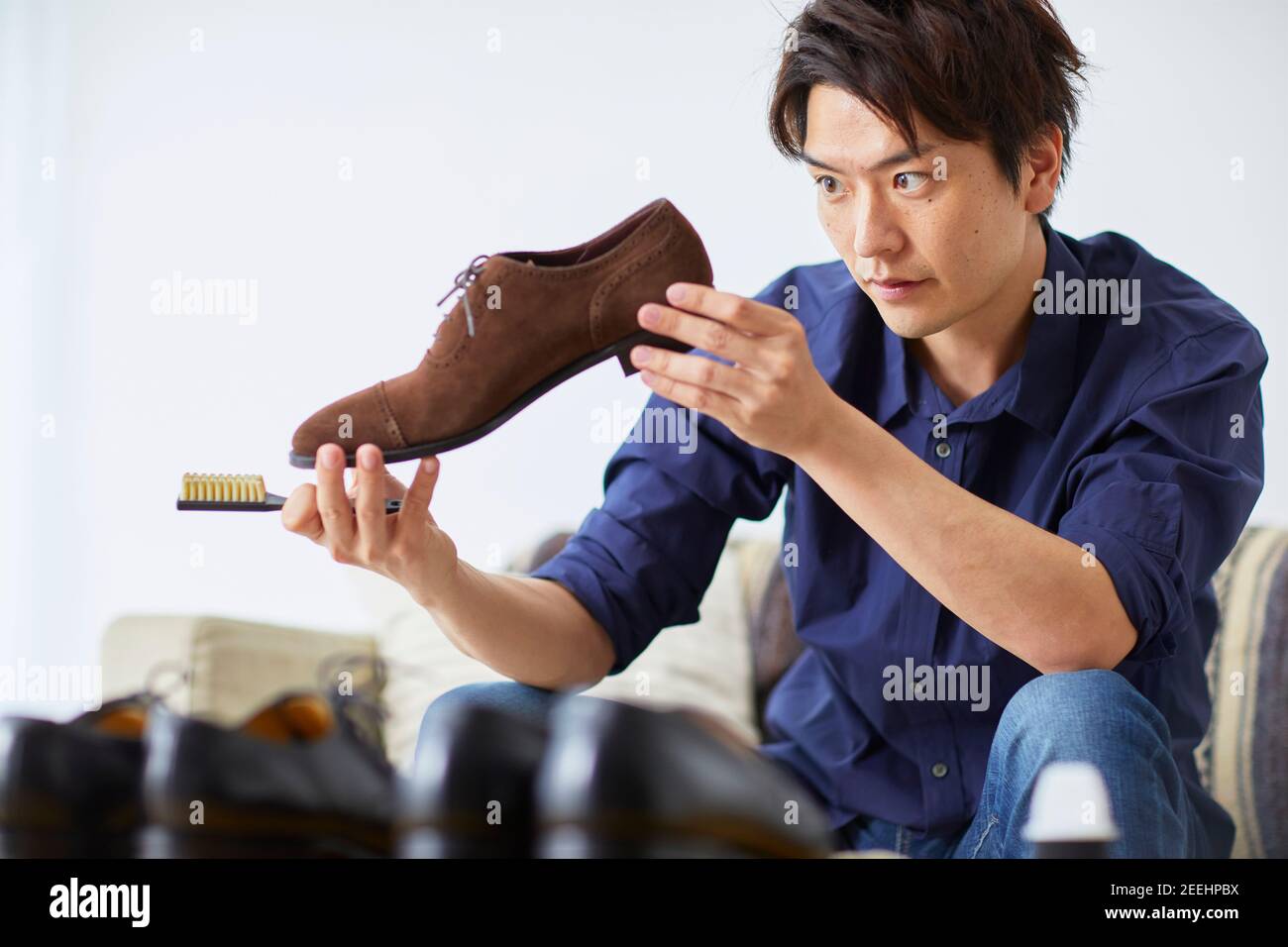 Asian man polishing shoes hi-res stock photography and images - Alamy