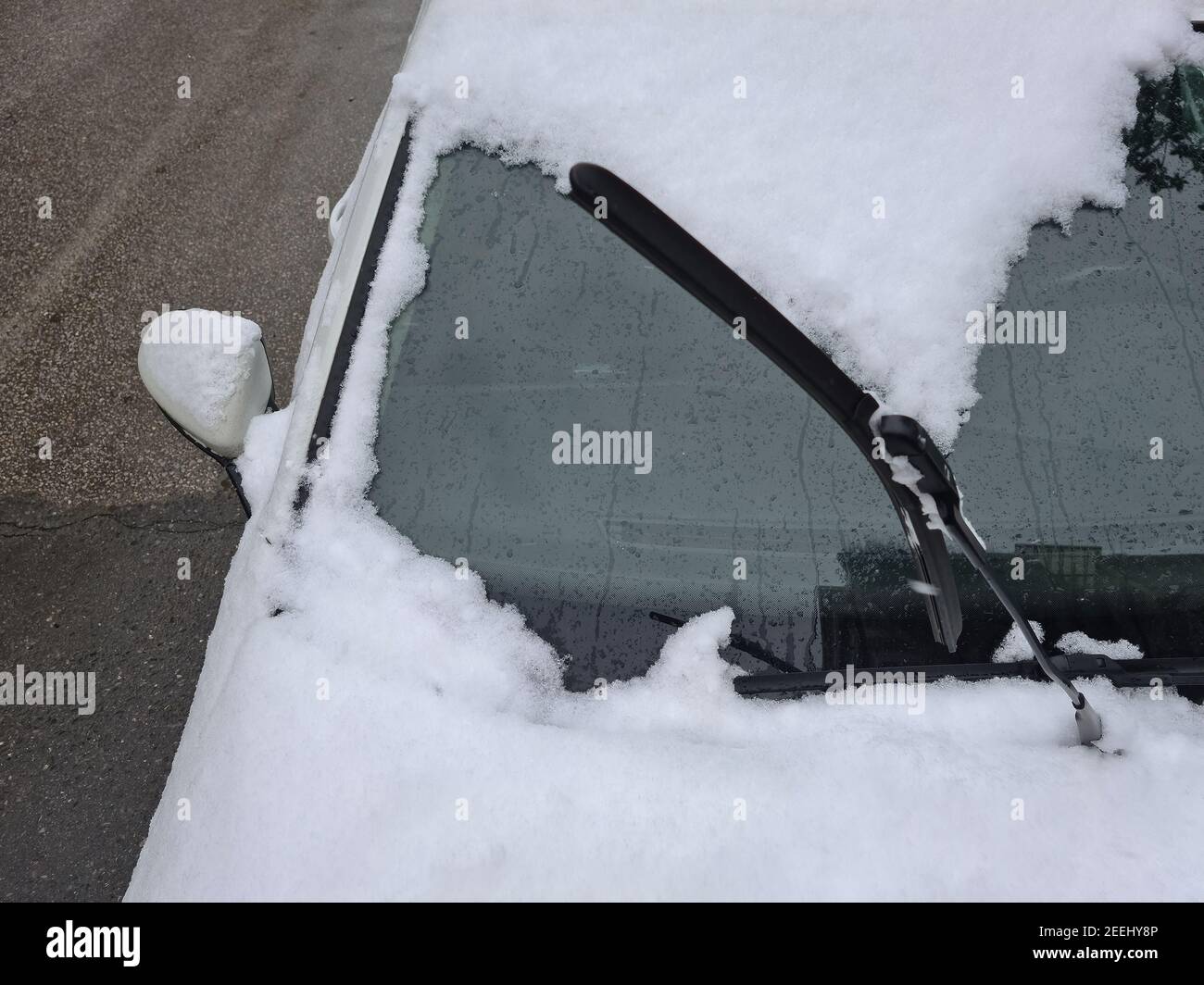 Frozen window screen hi-res stock photography and images - Alamy