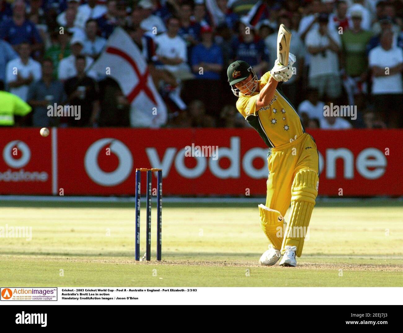 Australias brett lee in action hi-res stock photography and images - Alamy