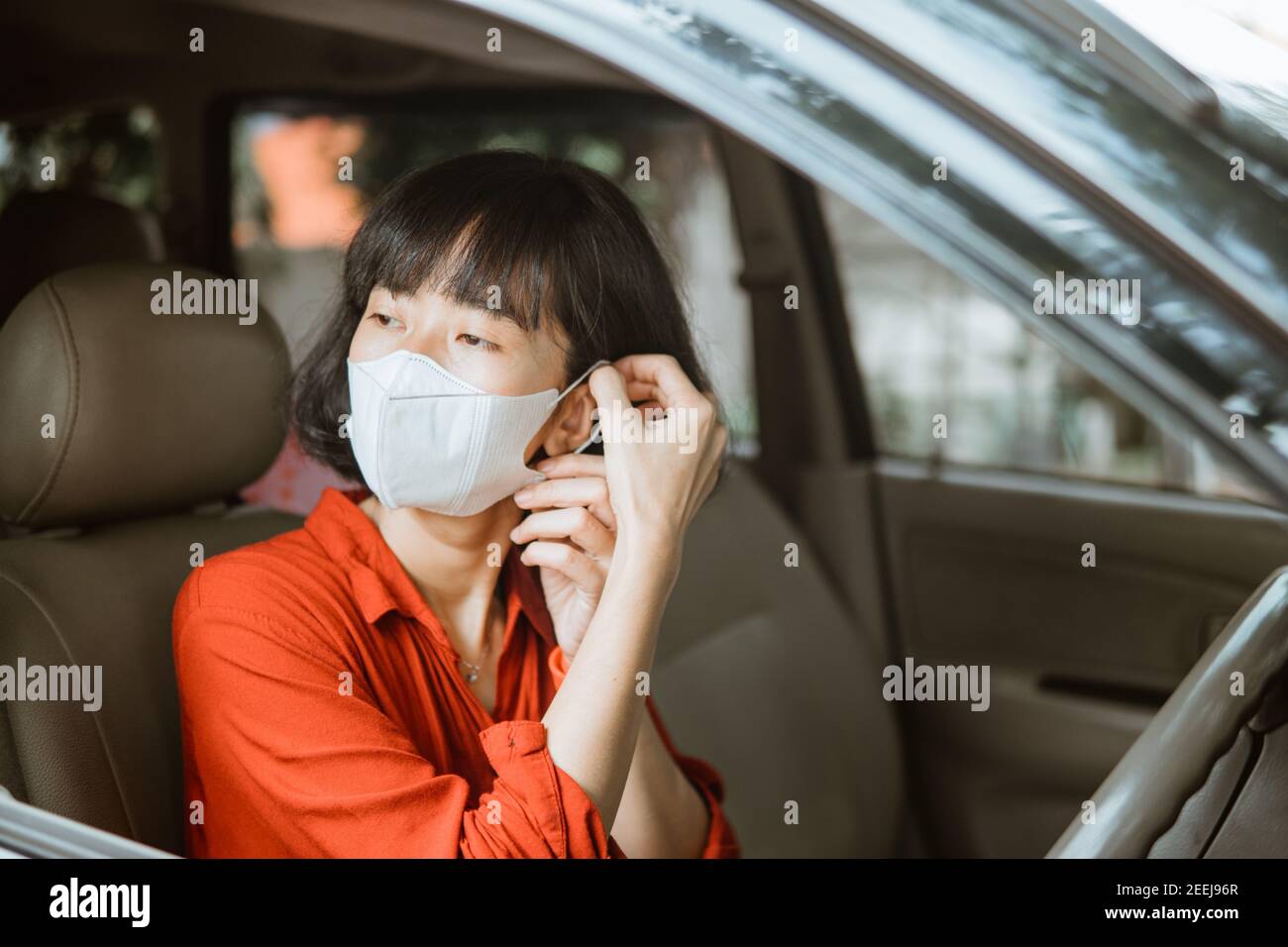 Woman breathing mask car hi-res stock photography and images - Alamy