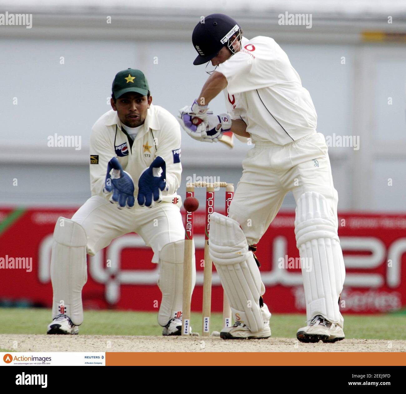 Chris read wicket keeper hi-res stock photography and images - Alamy